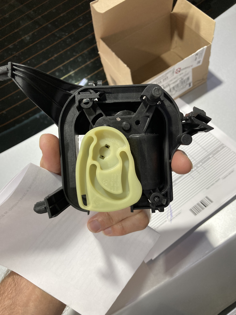 8Z0819453D Исп. эл. мотор центр. заслонки VAG | Запчасти на DRIVE2