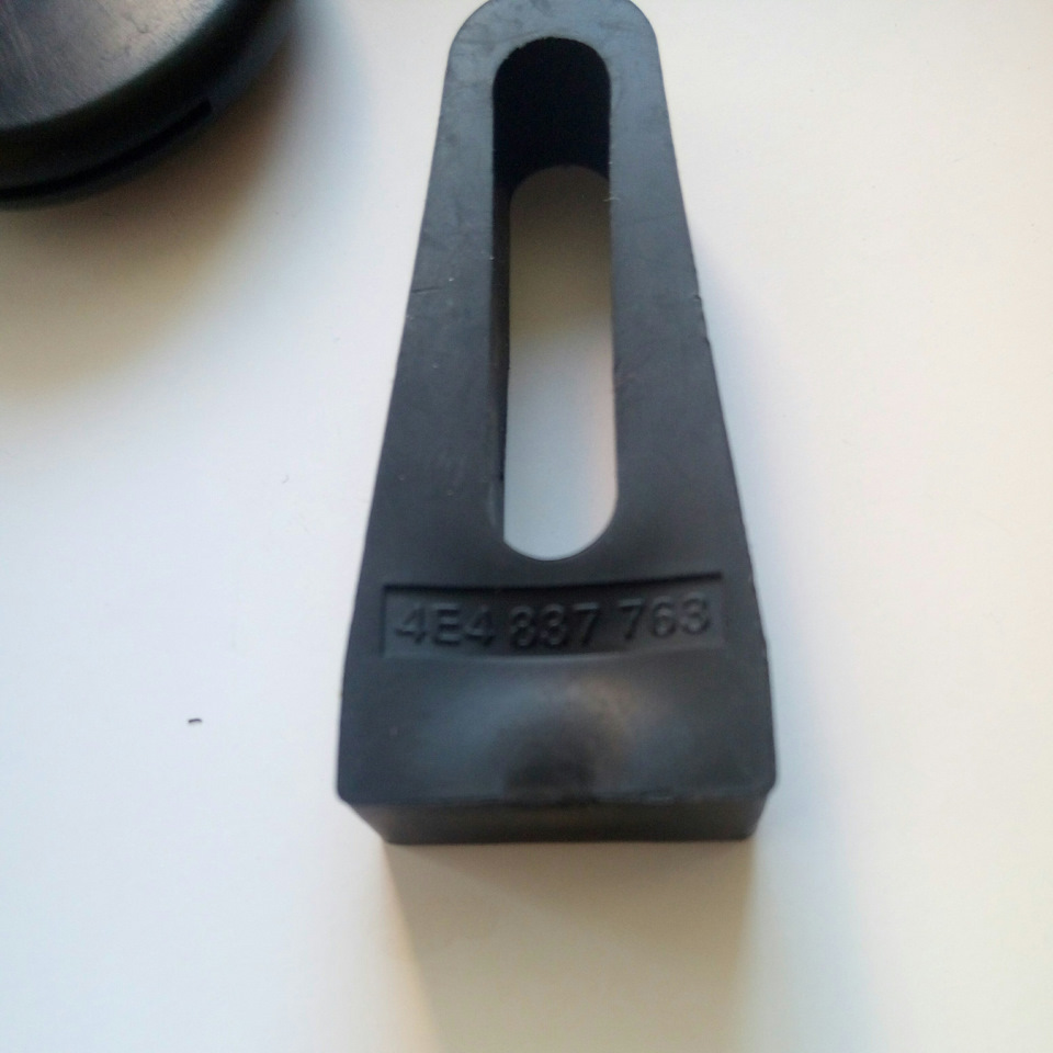 Must-have. Упоры на петли дверей 4E4837763 — Skoda Superb Combi (Mk2 ...