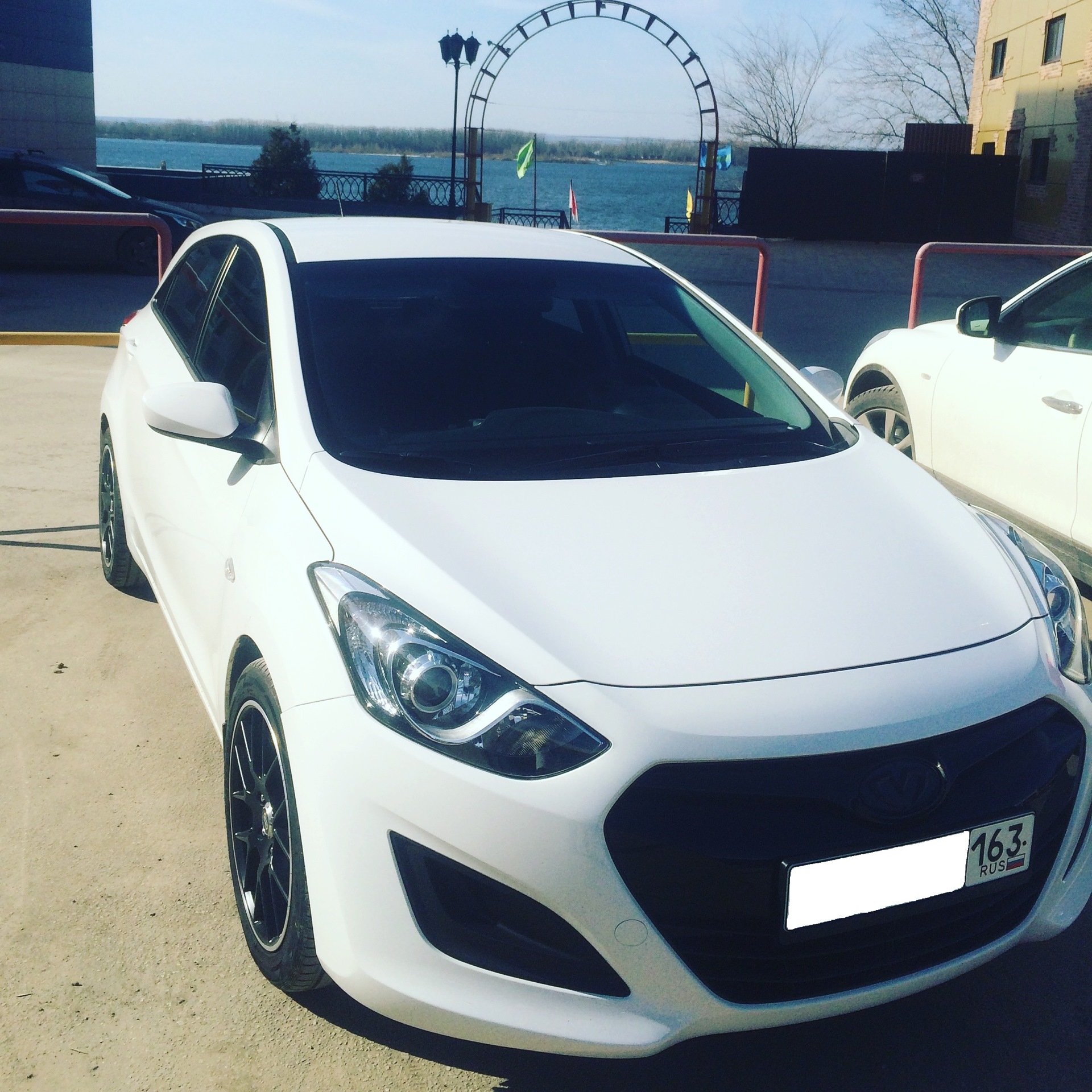 Покраска и установка переднего шильдика m&s — Hyundai i30 (2G), 1,6 л, 2014 года | тюнинг | DRIVE2