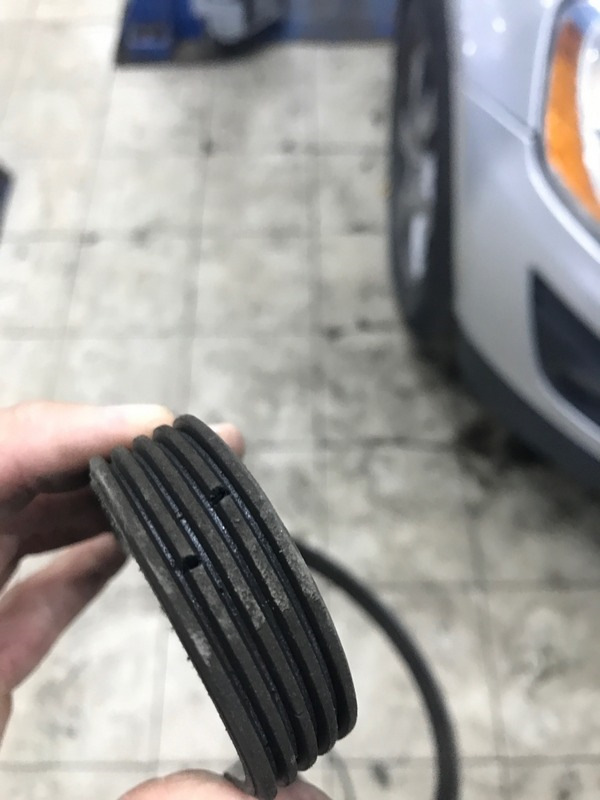 Замена приводных ремней — Volvo XC60 (1G), 2,5 л, 2009 года | плановое ...