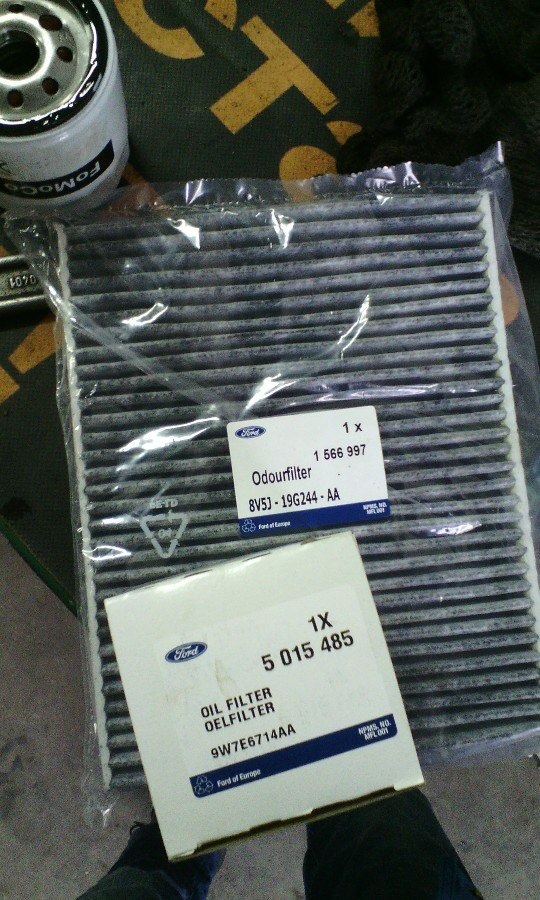 1566997 Фильтр вентиляции салона угольный / B-Max, Fiesta-VI 08~ Ford ...