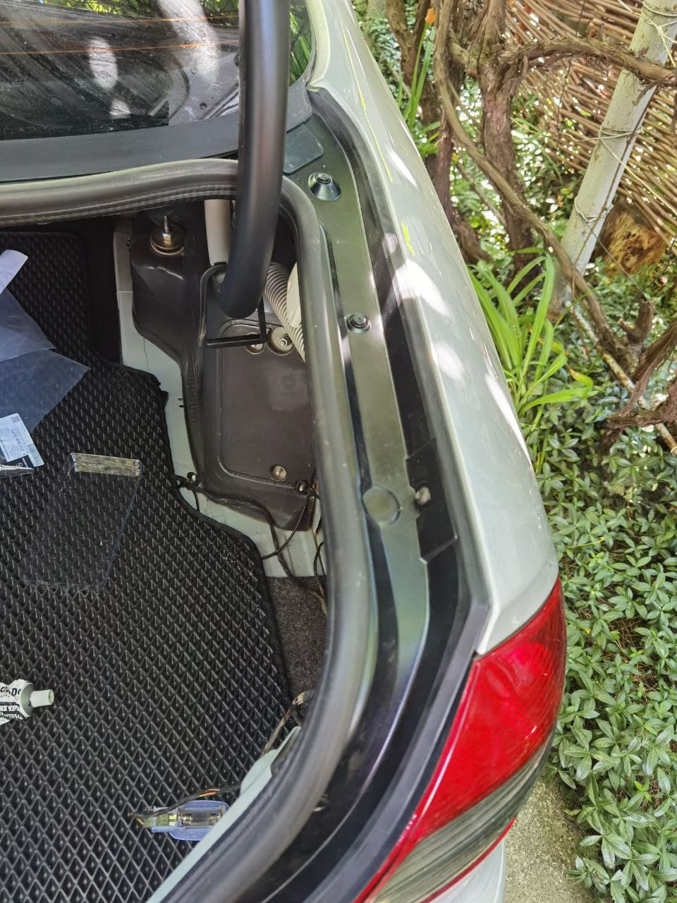 Вода в багажнике W211 — Mercedes-Benz E-Class (W211), 2,2 л, 2007 года ...