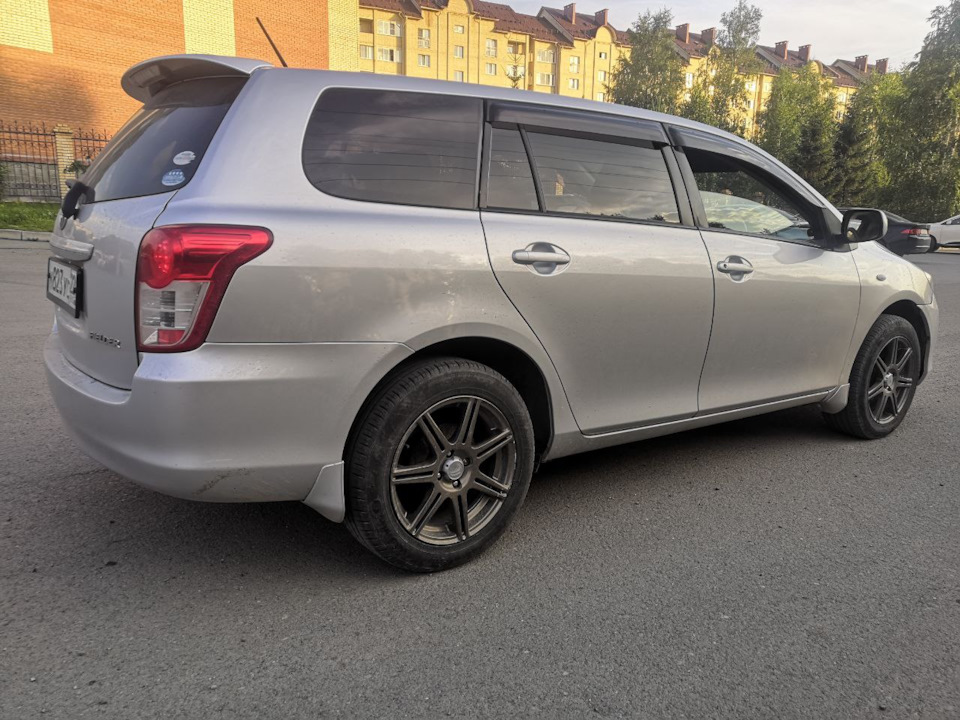 Брызговики — Toyota Corolla Fielder (E140), 1,5 л, 2010 года | аксессуары | DRIVE2