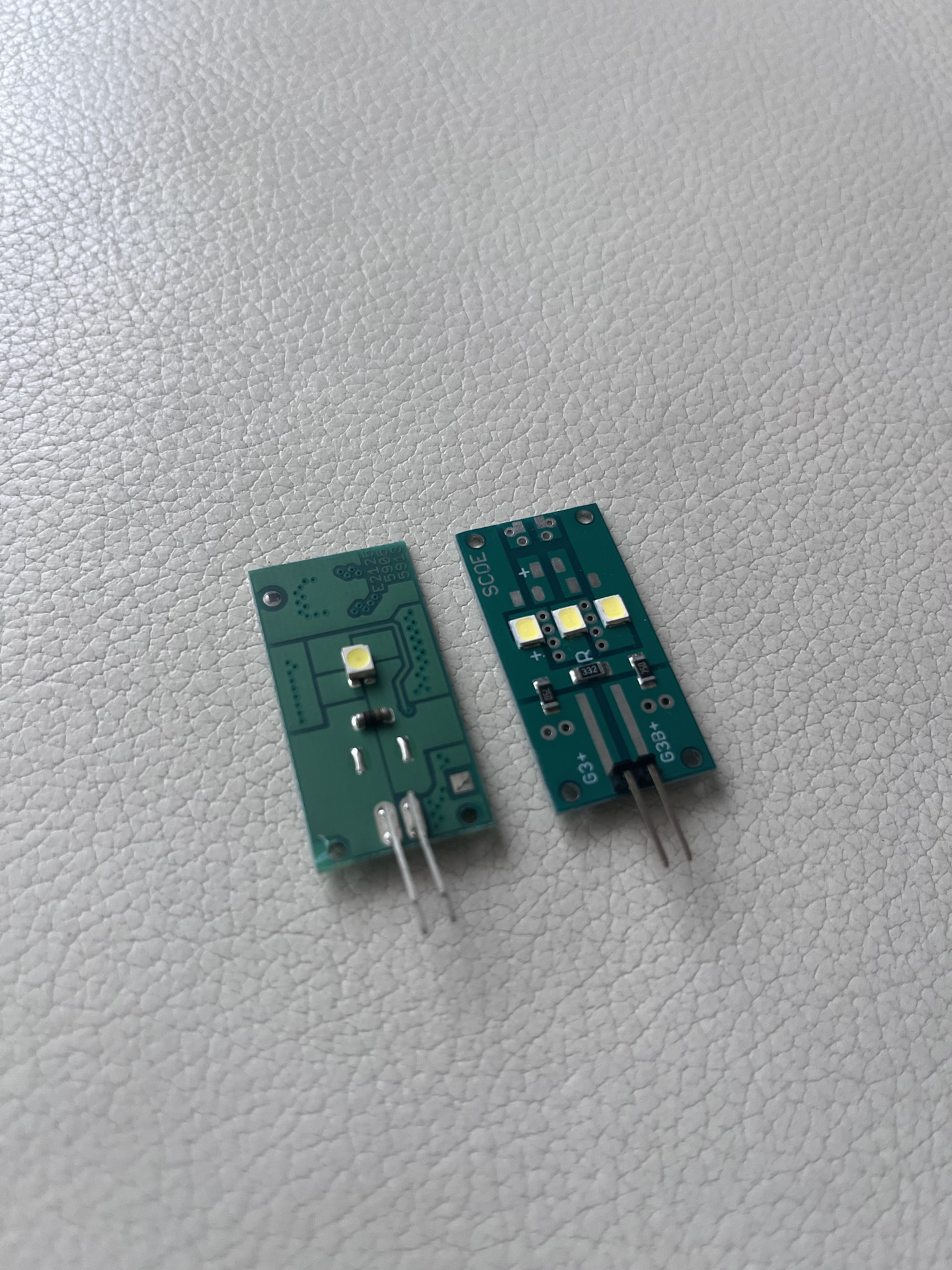 Замена ламп подсветки ног (4E0947415А) — Audi A1 (2G), 2 л, 2019 года ...