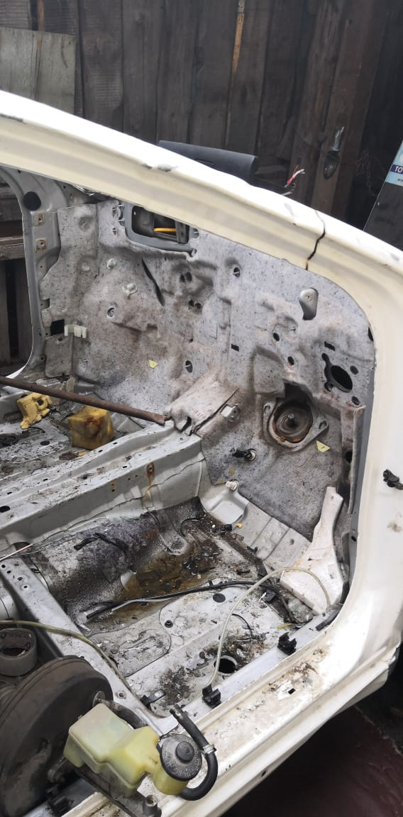 5. Замена замка лючка бензобака — Chevrolet Aveo 5-door (1G), 1,4 л ...