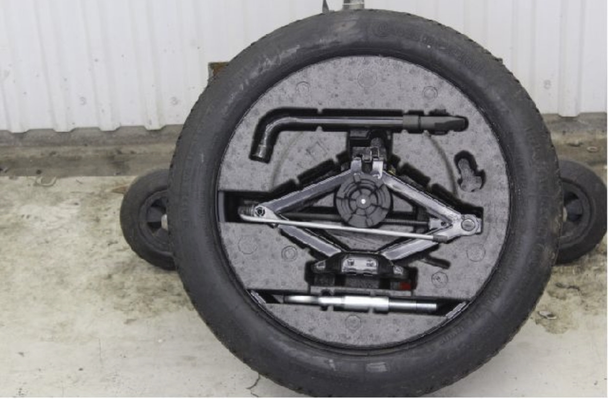 Доукомплектовываем отсек докатки — Volvo XC70 III, 2,4 л, 2008 года ...