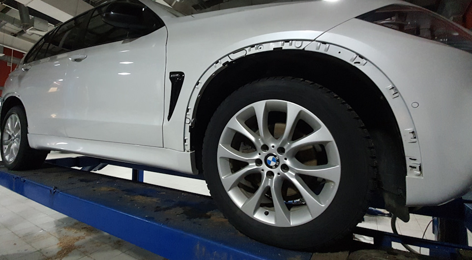 Аэродинамический комплект M Technic часть 2 пороги. — BMW X5 (F15), 3 л ...