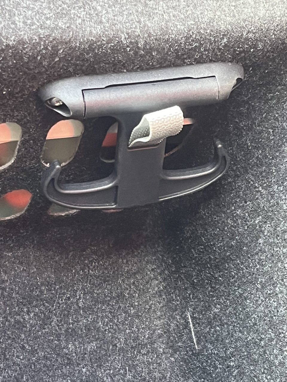 Крюк для пакетов в багажник — Skoda Octavia A7 Mk3, 2 л, 2017 года ...