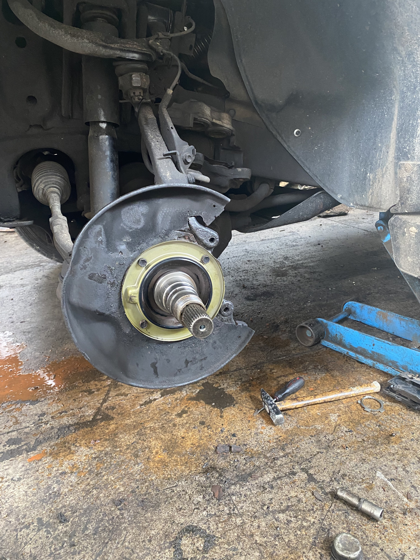 Замена ступичного подшипника — Toyota Land Cruiser 100, 4,7 л., 2003 ...