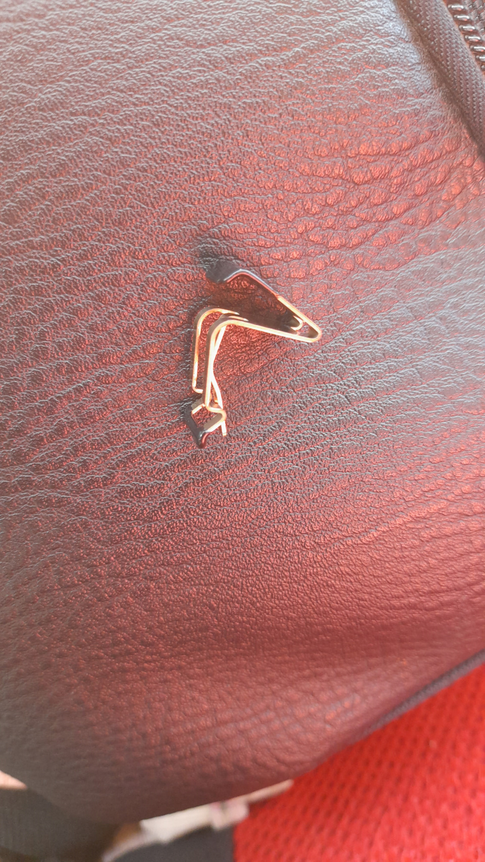 TOYOTA ПРУЖИНКА открывания лючка топливного бака — Geely MK Cross, 1,5 ...