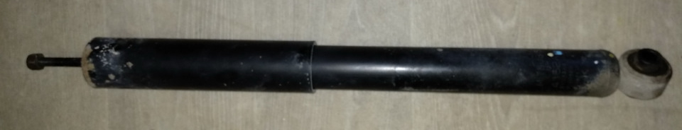 Снятие и осмотр задних амортизаторов. Помогите поставить диагноз ...