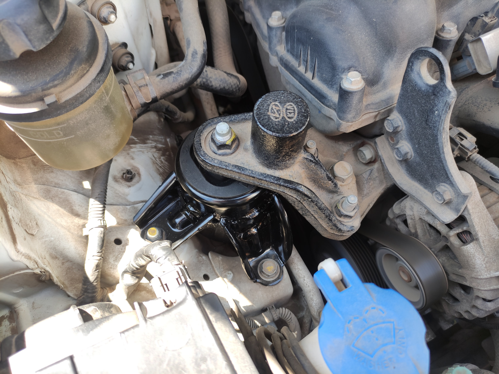 Замена подушки двигателя (гидроопоры) своими руками без подъемника ...