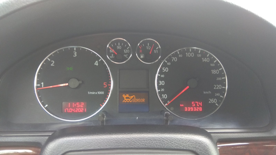 Проводка датчика уровня масла — Audi A4 (B5), 1,9 л, 1999 года | своими ...