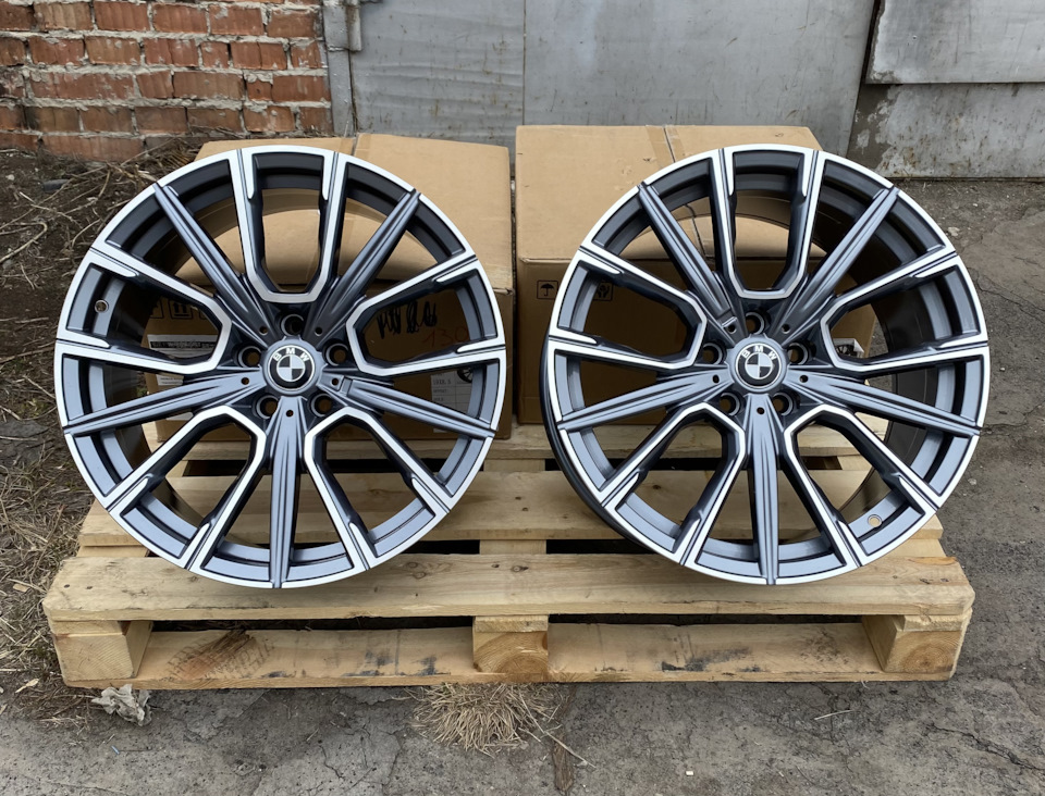 Литые диски 8,5Jx19 ET25 5x112 на BMW 3 series (G20), BMW 5 series (G30 ...