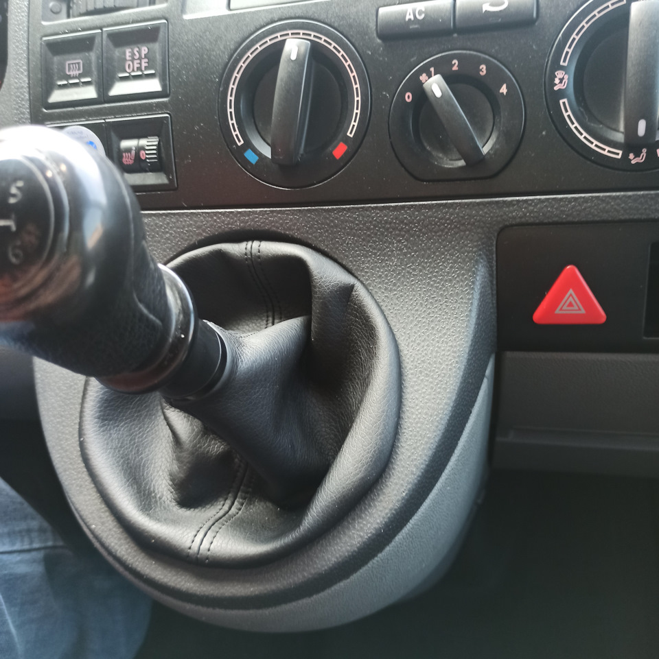 чехол ручки кпп — Volkswagen Transporter T5, 2,5 л, 2007 года ...