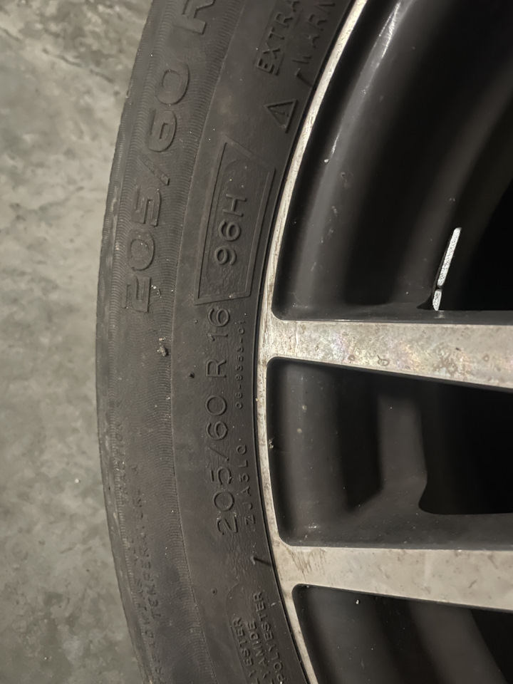 Шины летние Michelin 205/60 R16, литые диски 16 на Renault Scenic III ...