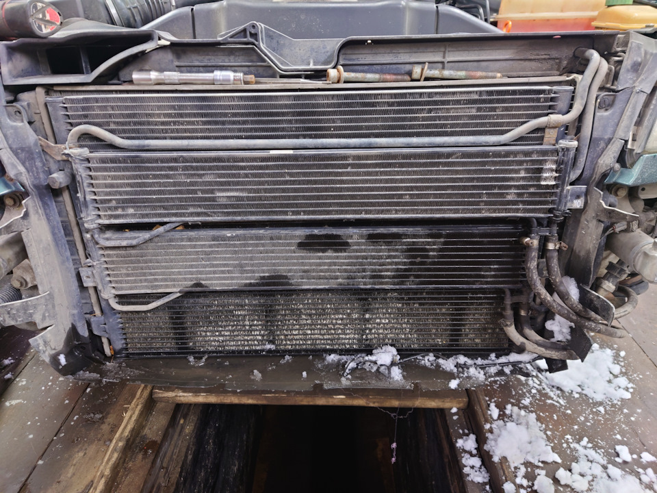 Замена радиатора АКПП на Hayden 1405 — Audi A8 (D2), 3,7 л, 1998 года ...