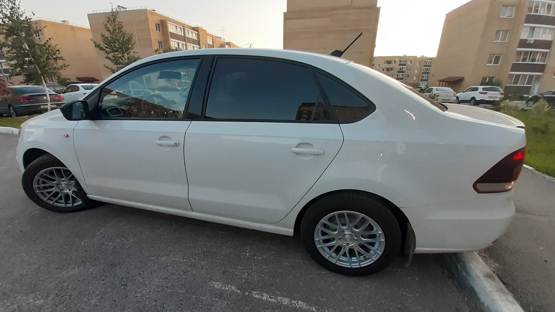 Немного преображения — Volkswagen Polo Sedan, 1,6 л, 2020 года | тюнинг ...