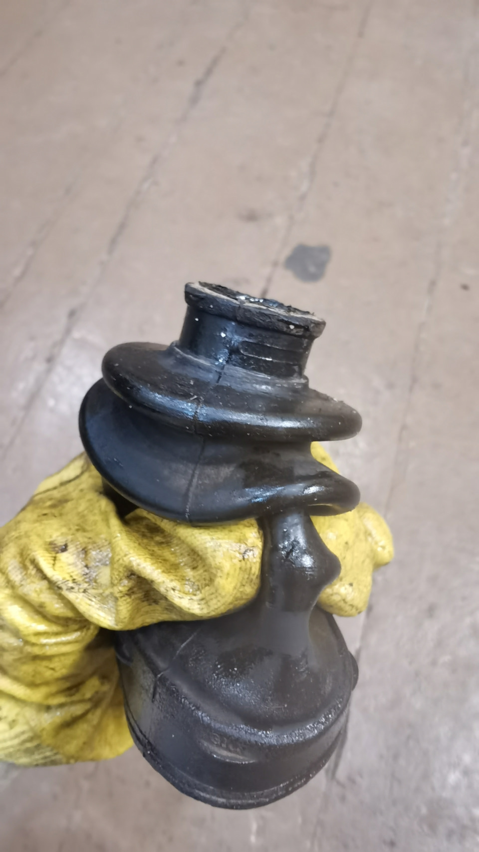 Замена внутреннего правого шруса — Volkswagen Polo Sedan, 1,6 л, 2017 ...