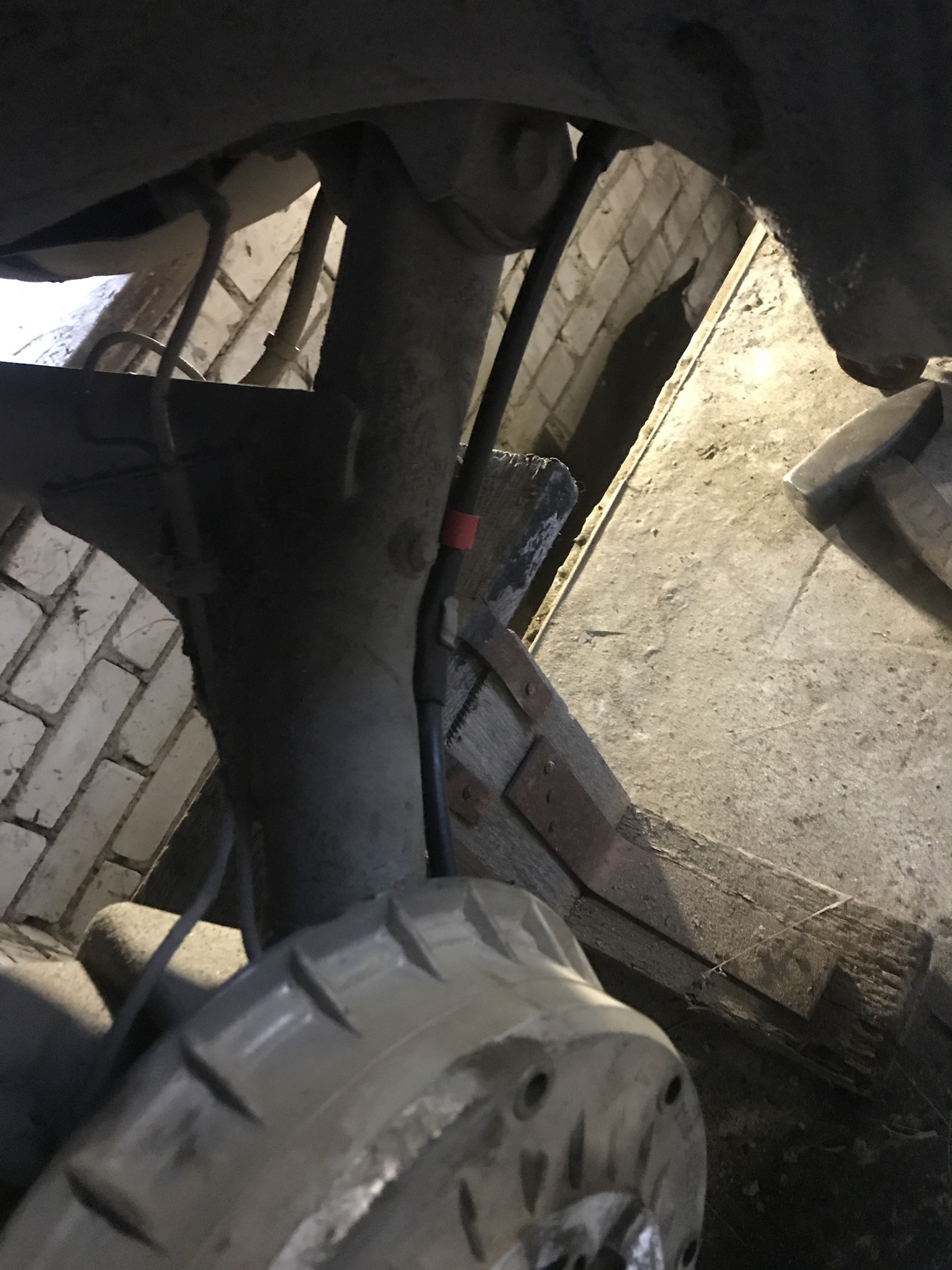 Тросики ручника и пороги — Lada Приора хэтчбек, 1,6 л, 2012 года ...