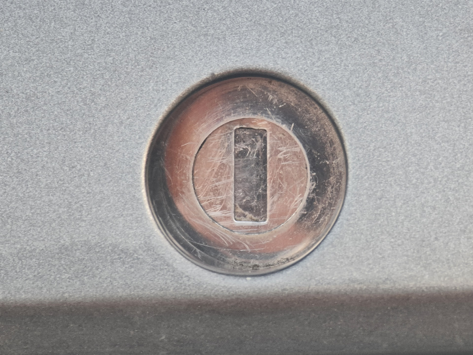 Ремонт замка багажника — Toyota Corolla (120), 2 л, 2003 года | своими ...