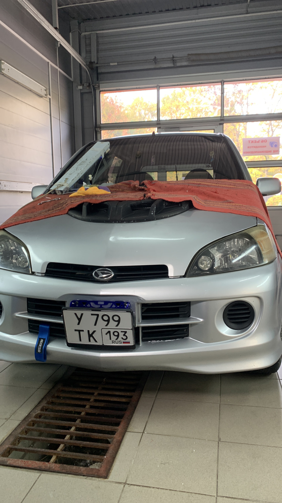 Ищу ноздрю на капот — Daihatsu Yrv, 1,3 л, 2001 года | запчасти | DRIVE2