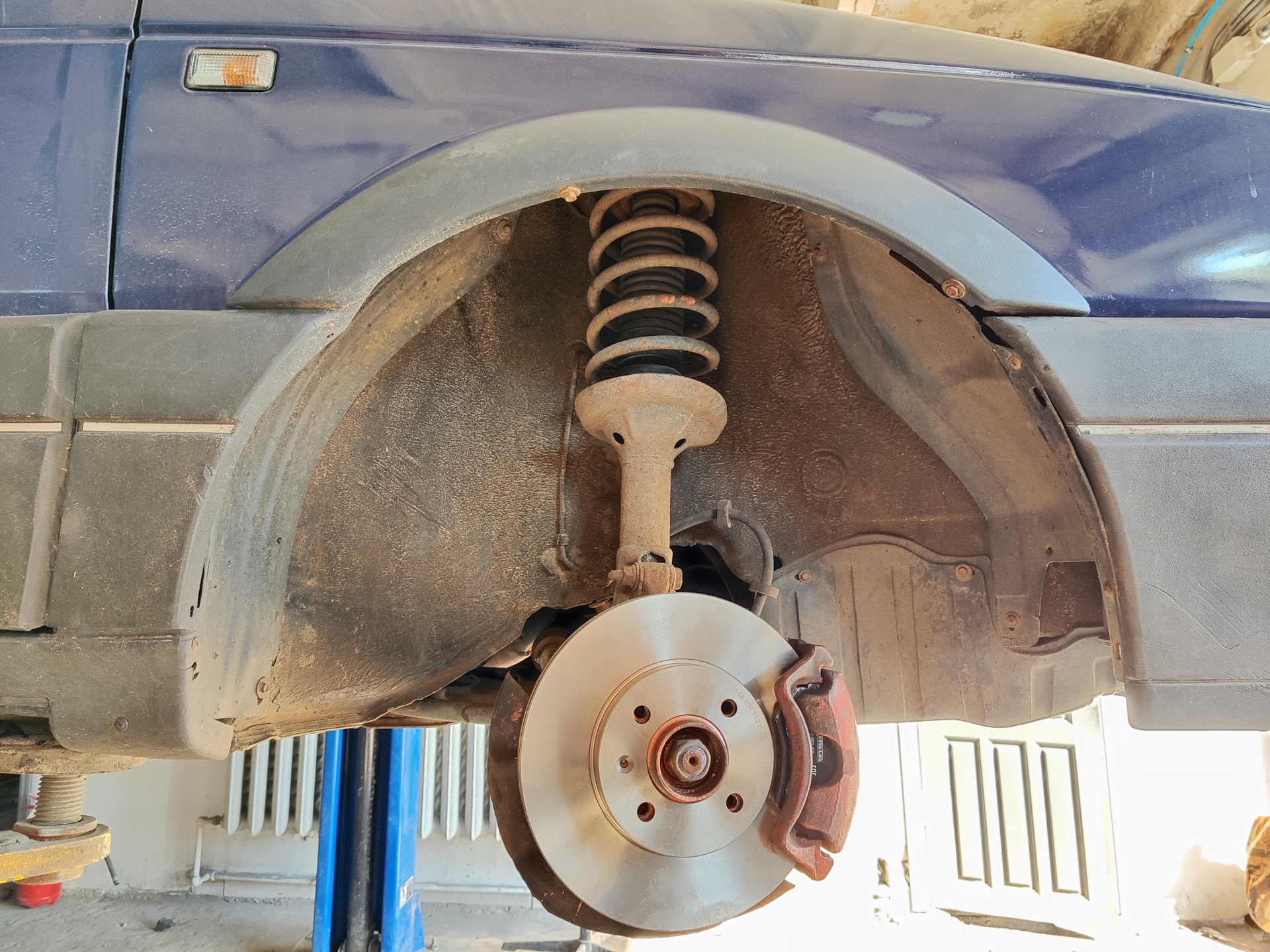 Диски, подшипники, пыльники, колодки — Volkswagen Passat B3, 2 л, 1991 ...