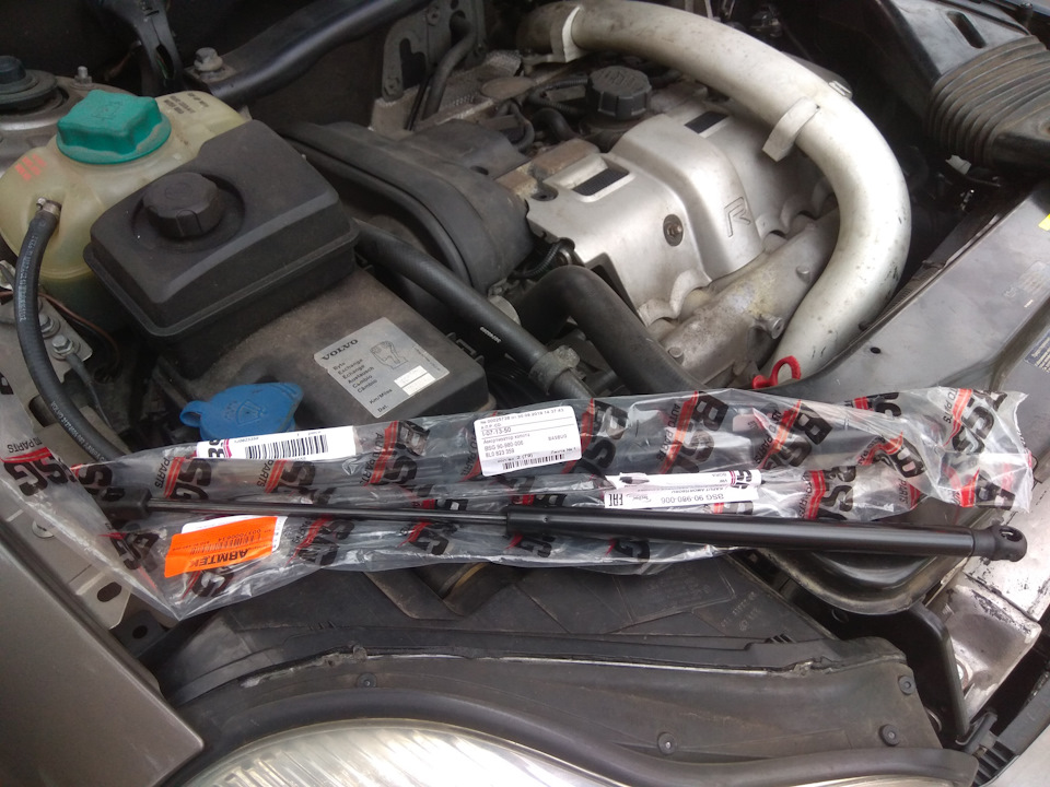 Амортизаторы капота — Volvo XC90 (1G), 2,5 л, 2010 года | запчасти | DRIVE2