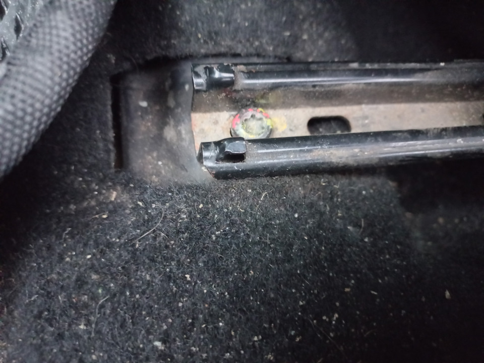 Накладки под салазки сидений — Renault Logan (1G), 1,6 л, 2011 года ...