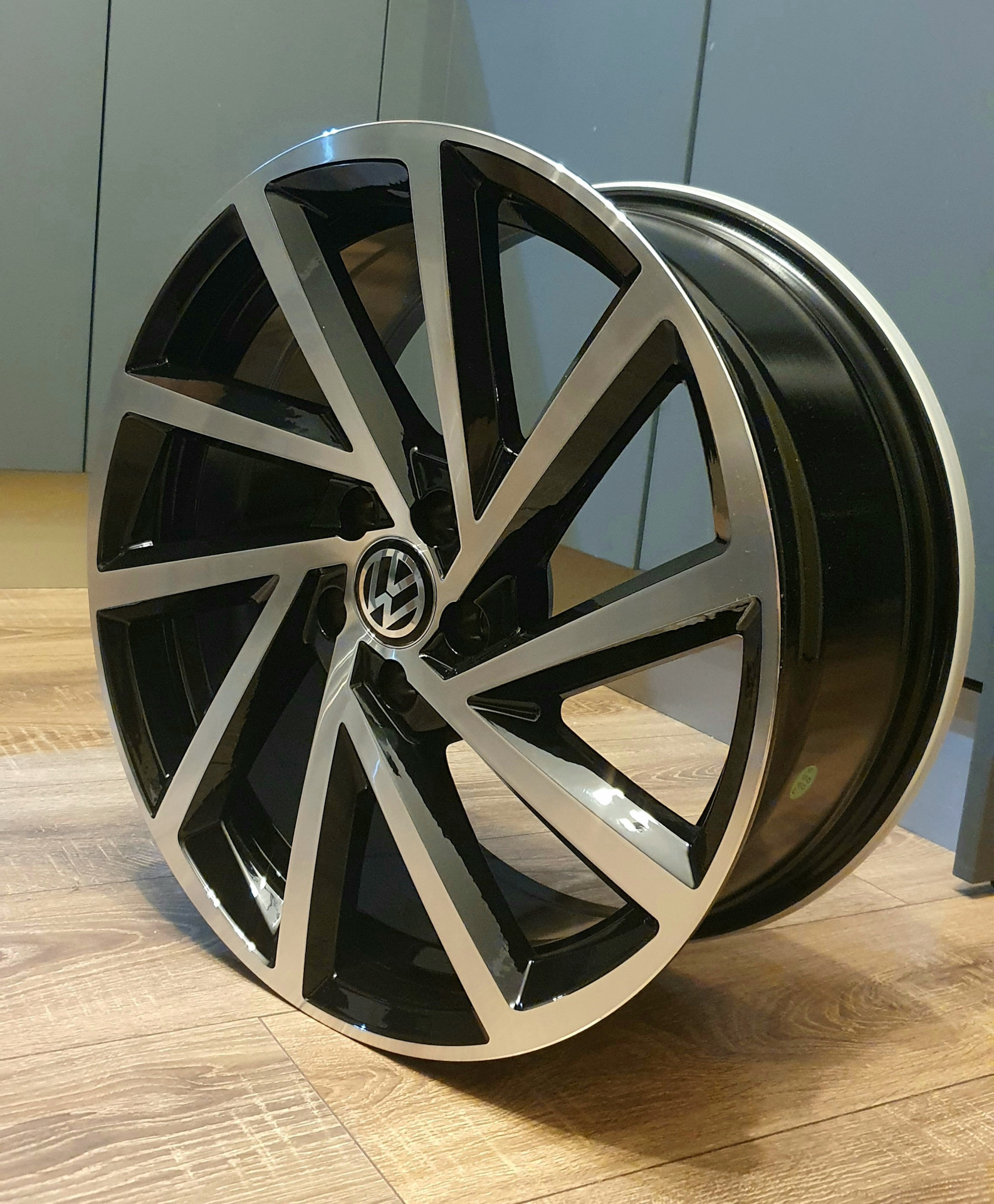 Новые диски. R17 POLO. Реплика GOLF 7R. — Volkswagen Polo liftback, 1,6 ...