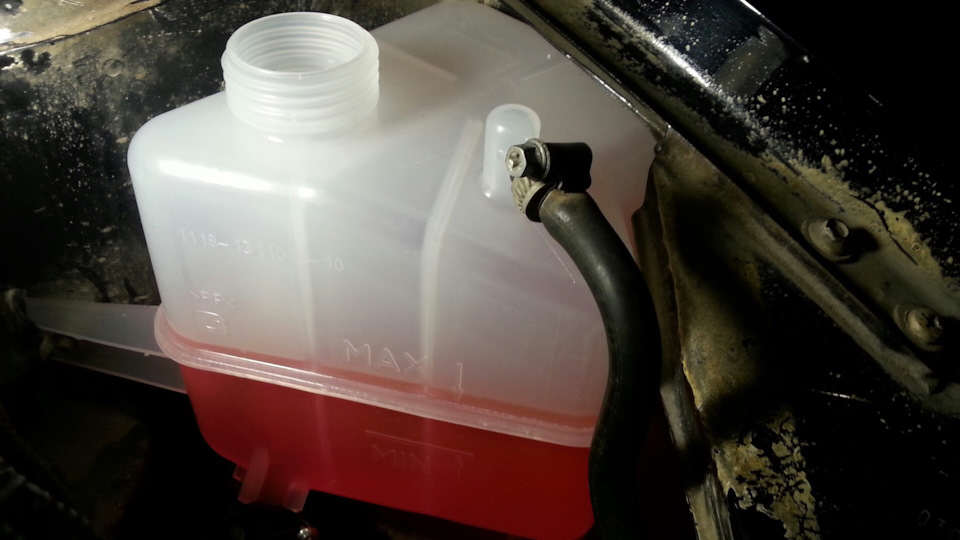 Замена расширительного бачка. — Lada Калина хэтчбек, 1,6 л, 2011 года ...