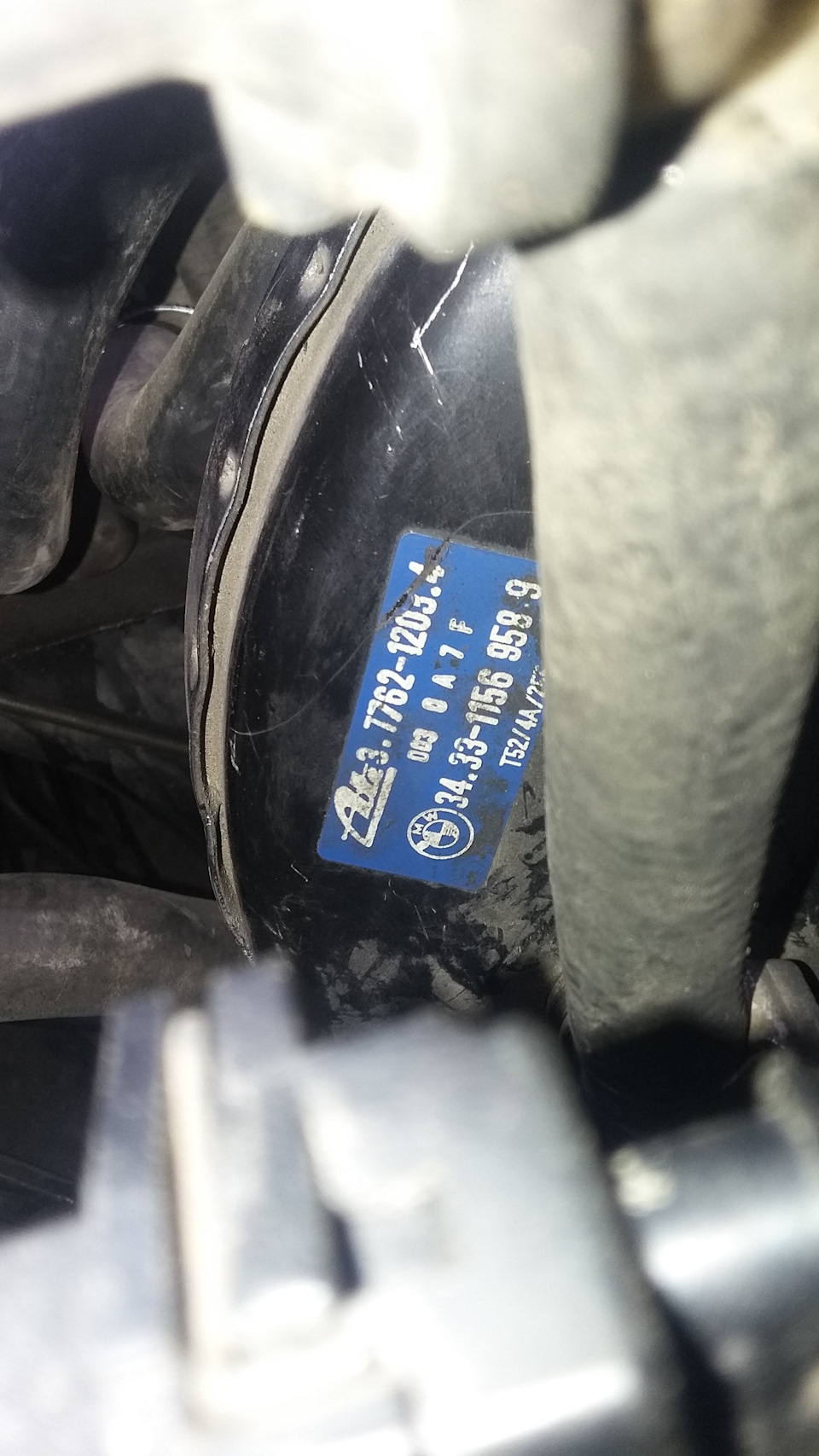 Замена тормозного вакуума — BMW 5 series (E34), 2 л, 1992 года | своими ...