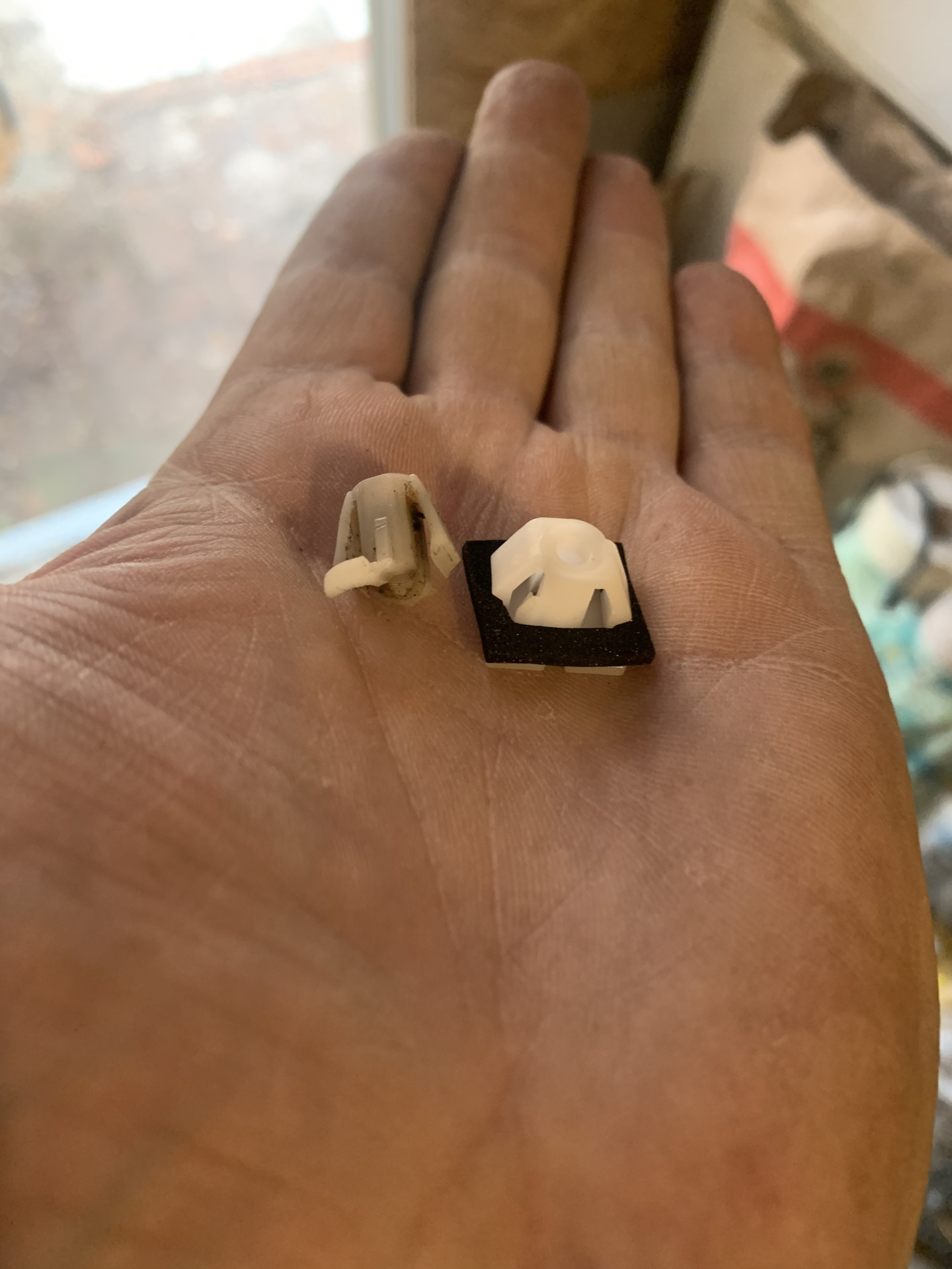 Крепление молдинга двери — Chevrolet Lacetti 5D, 1,6 л, 2008 года ...