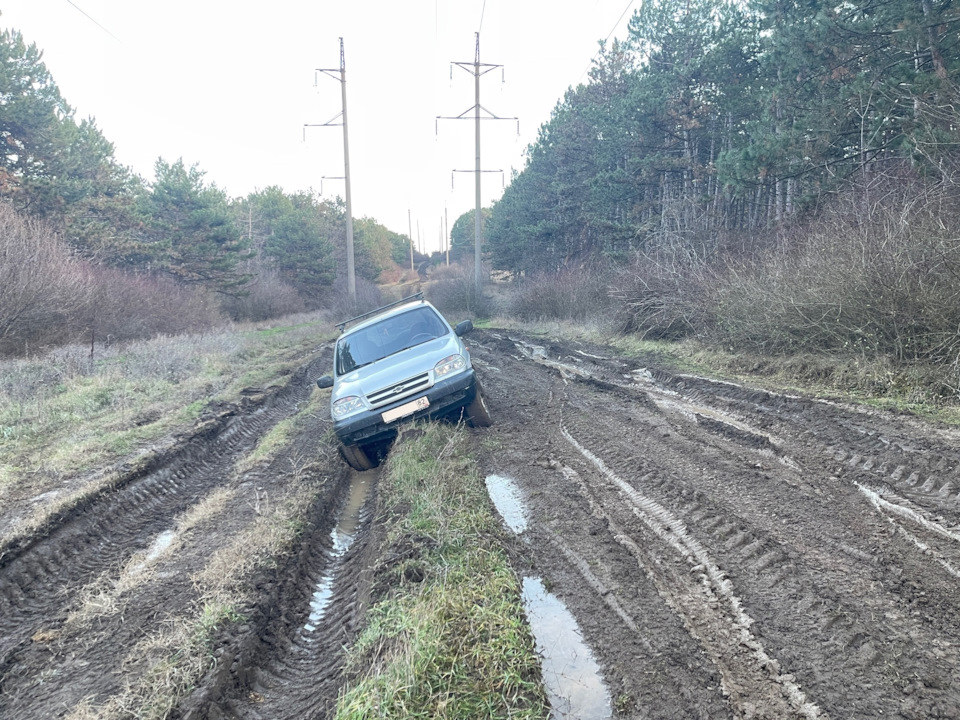 Выезд в лес с ДД на впускном коллекторе Одно чиним другое отваливается — Chevrolet Niva Glx