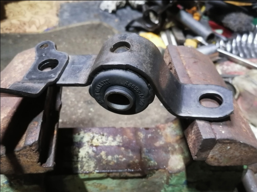 Замена передних сайлентблоков — Toyota Sprinter (100), 1,5 л, 1993 года ...