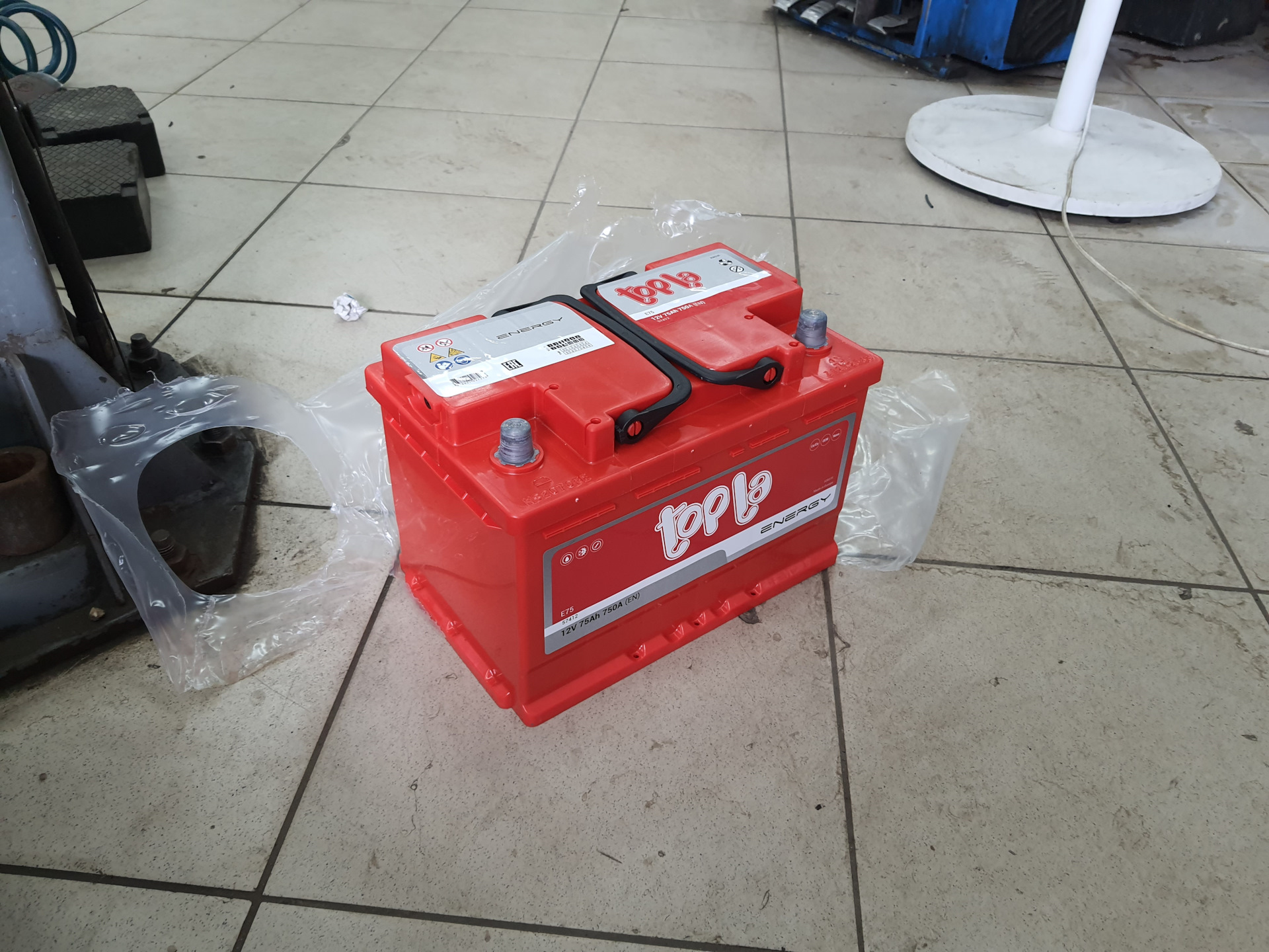 Замена аккумулятора на Topla Energy 75 Ач 750А — Renault Duster (1G), 2 ...