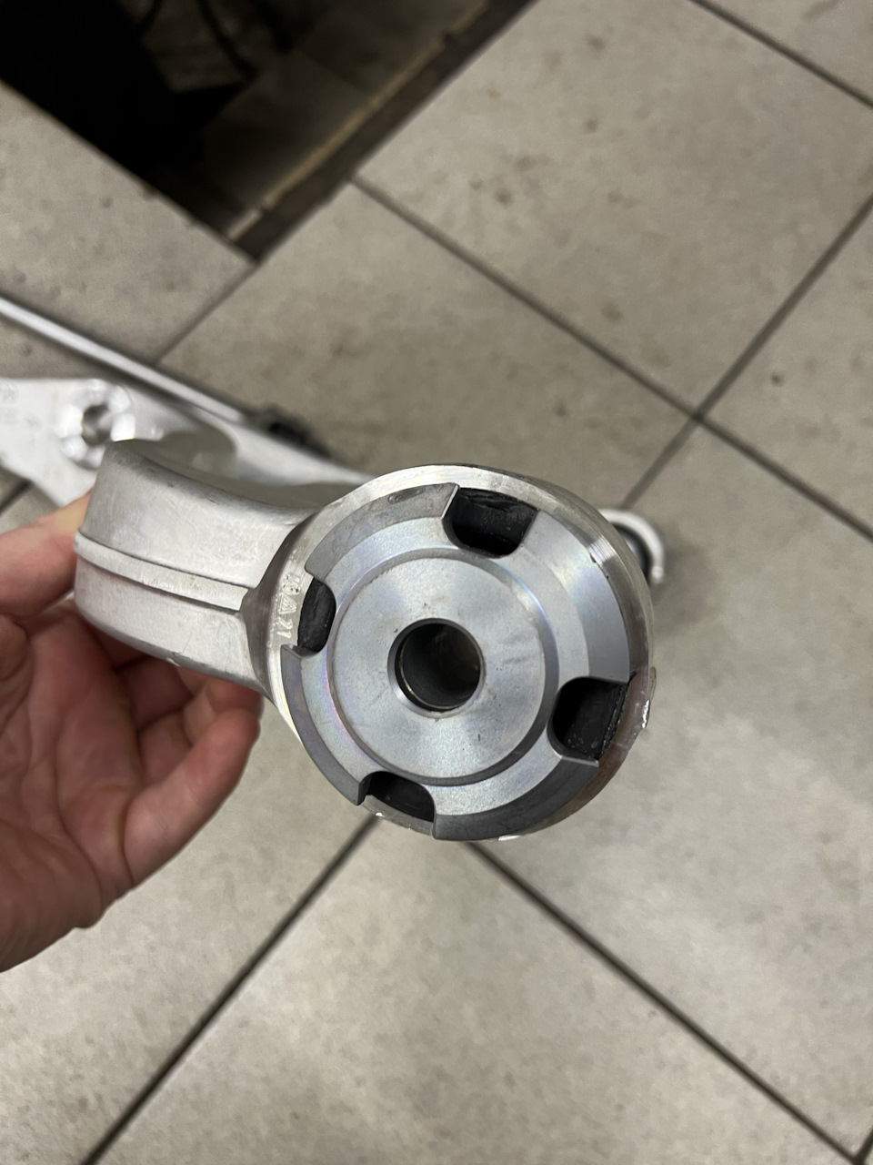 Рычаги замена — Maserati Levante, 3 л, 2018 года | визит на сервис | DRIVE2