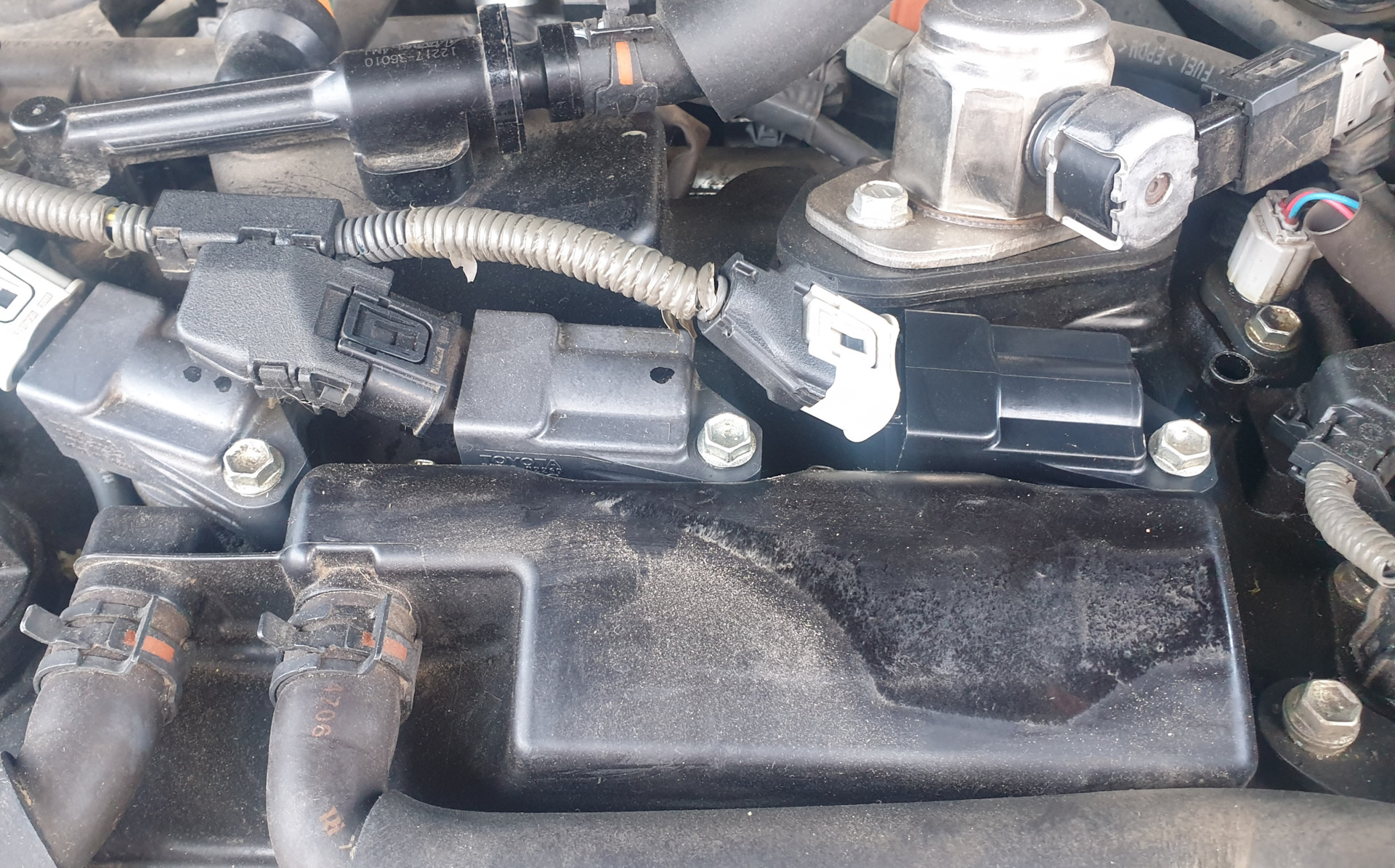 Замена катушки зажигания — Lexus NX (1G), 2 л, 2015 года | своими ...