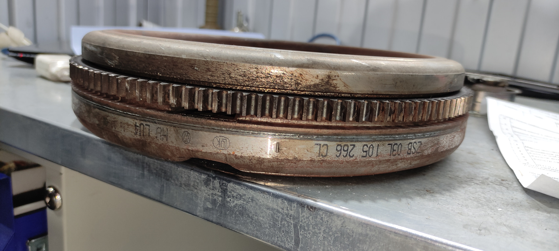 Замена двухмассового маховика LUK 415 0740 09 — Volkswagen Passat ...