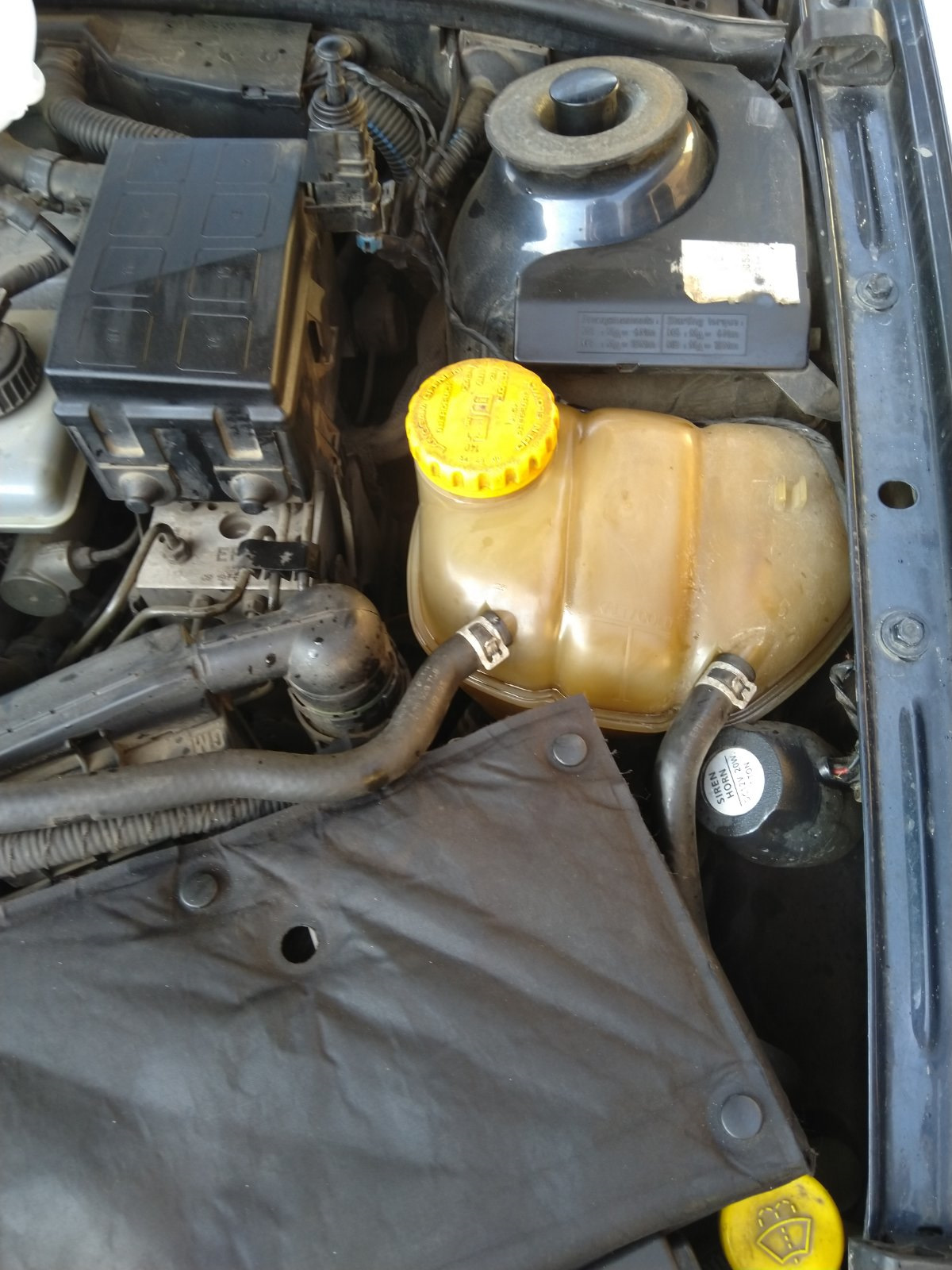 Замена бачка ОЖ — Opel Vectra B, 2,6 л, 2001 года | аксессуары | DRIVE2