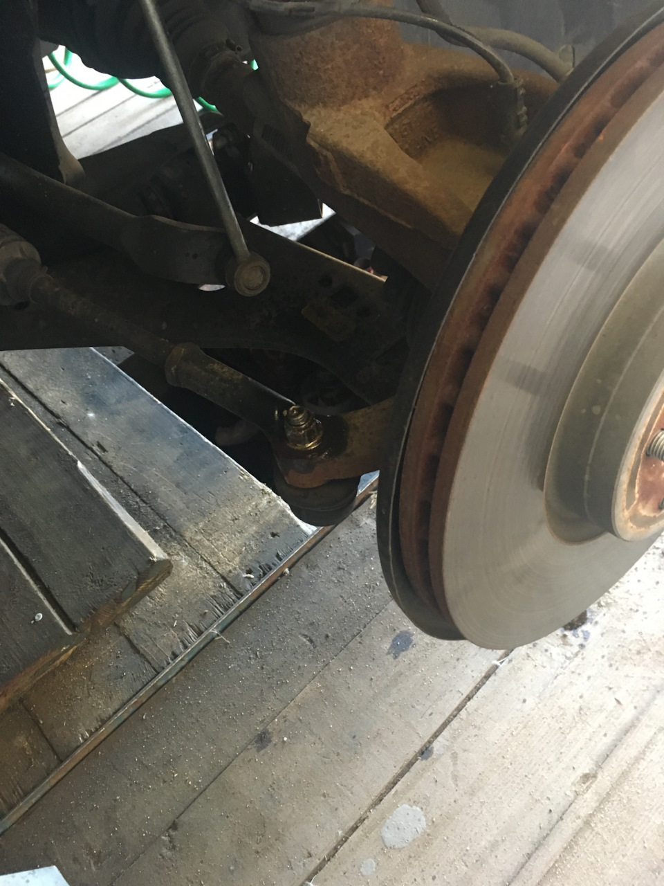 Замена правого сальника раздаточной коробки — Ford Escape (3G), 1,5 л ...