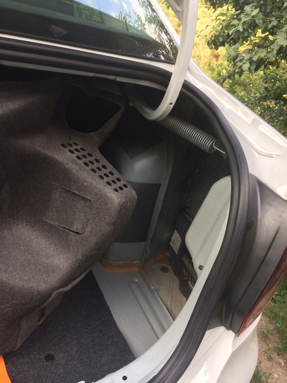 Замок лючка бензобака — Volkswagen Polo Sedan, 1,6 л, 2015 года ...