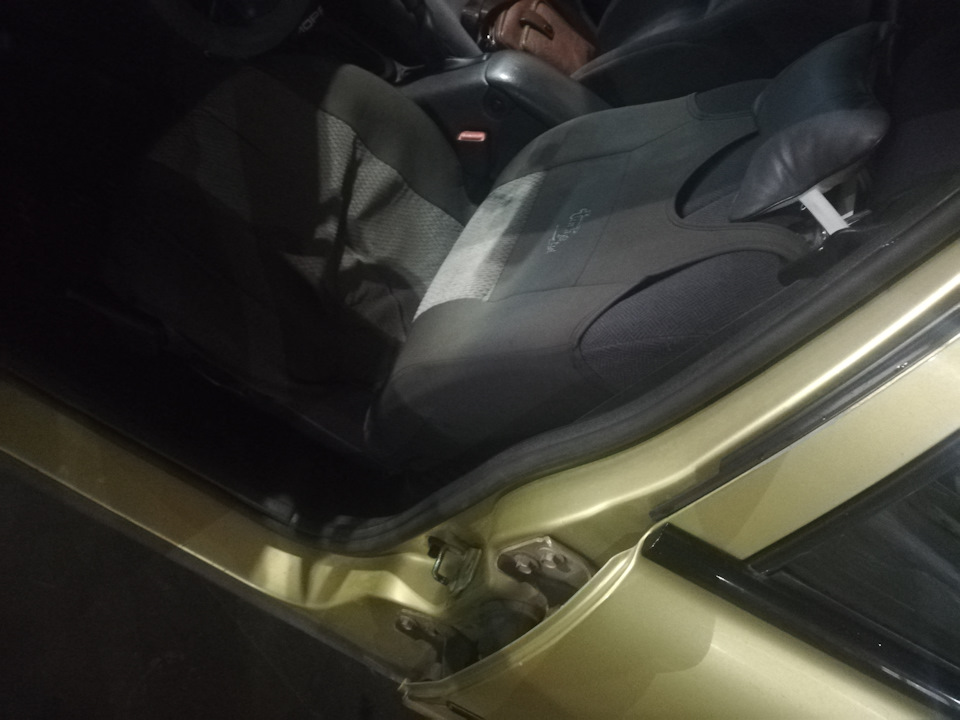 Дверная резинка (уплотнитель) — Dodge Stratus (1G), 2,4 л, 1999 года ...