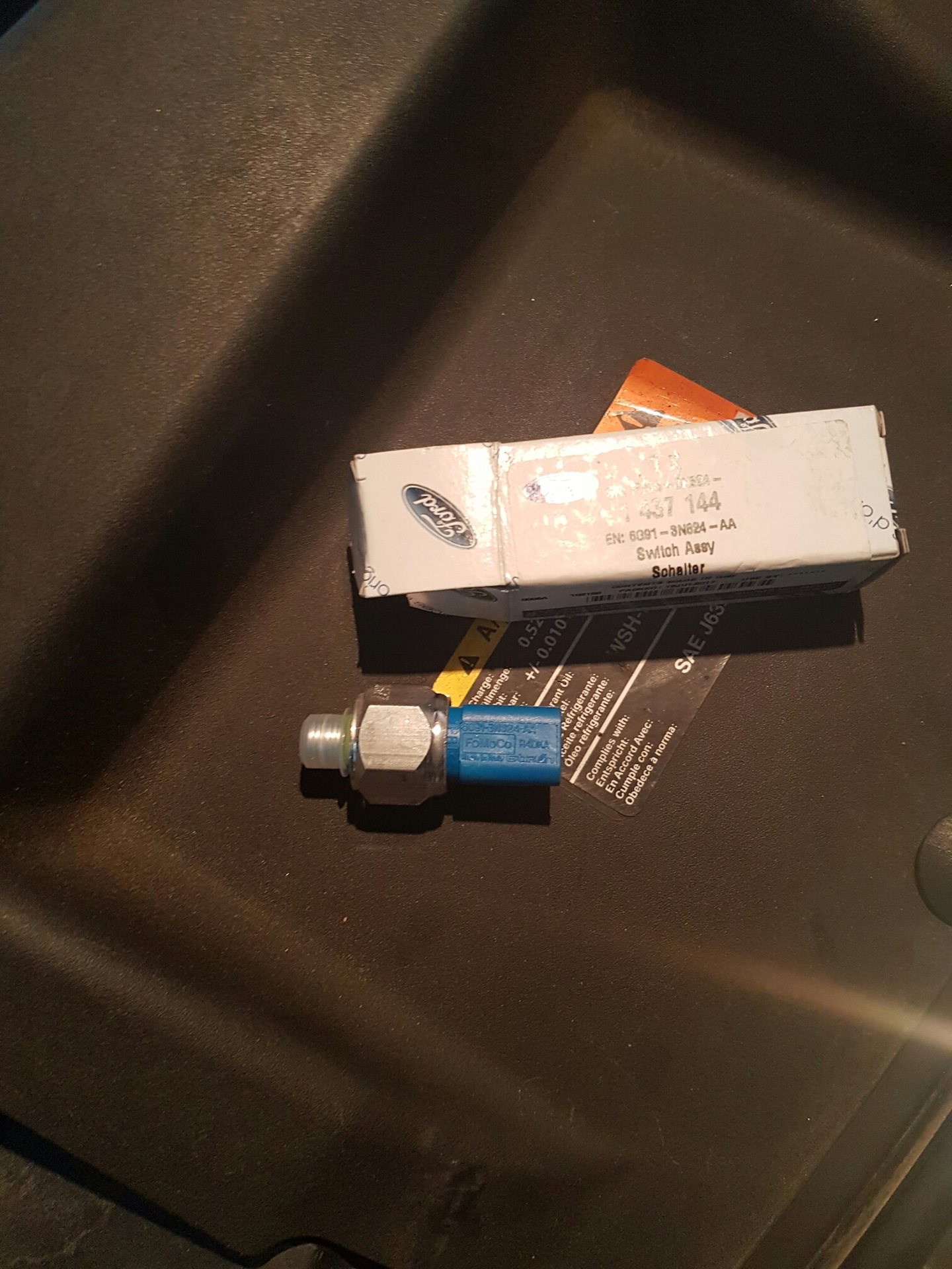 Правая опора ДВС, датчик ГУР, Эмблема Форд — Ford Mondeo IV, 2 л, 2007 ...