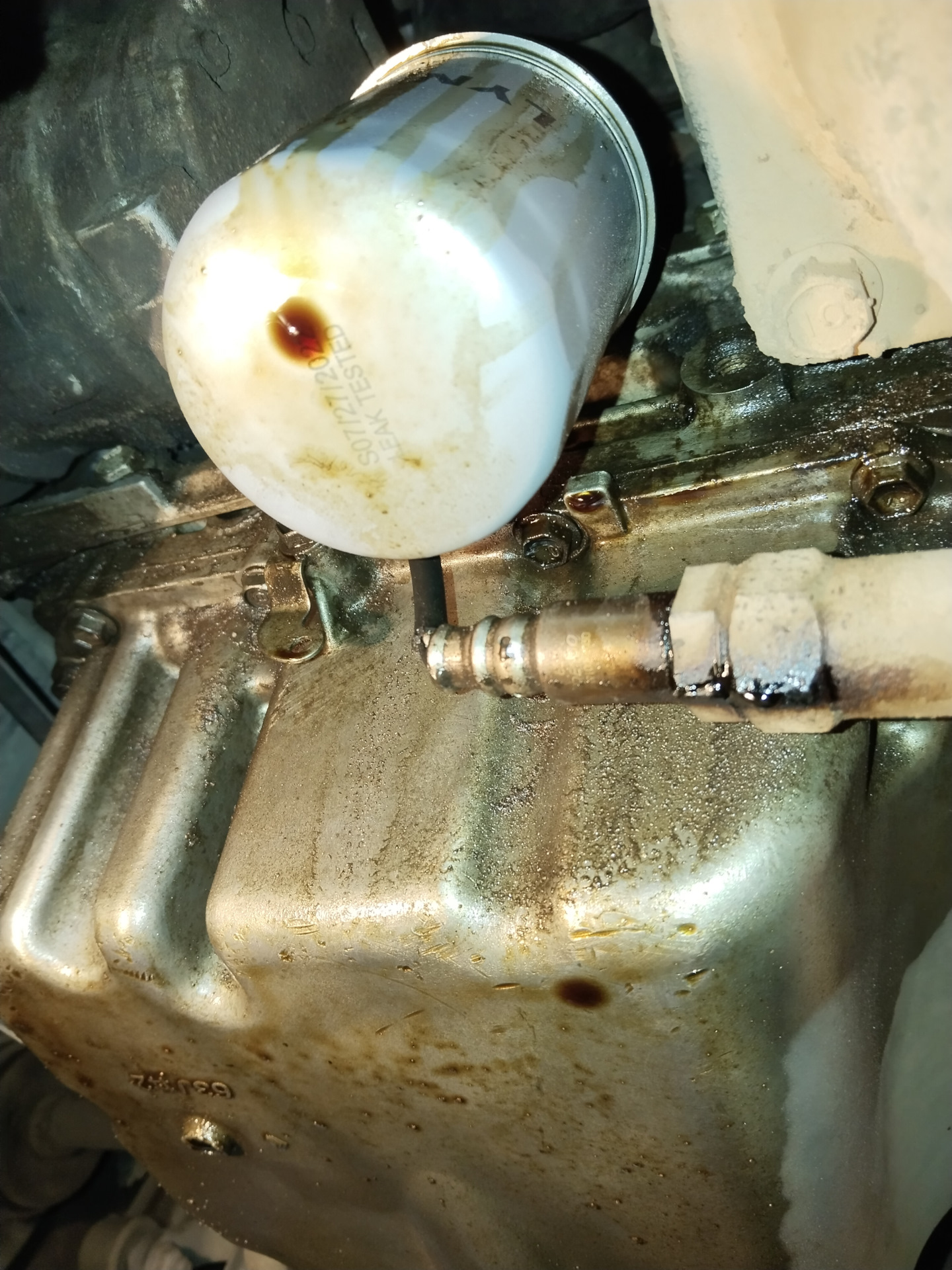 Замена прокладки масляного фильтра — Suzuki Liana, 1,5 л, 2006 года ...