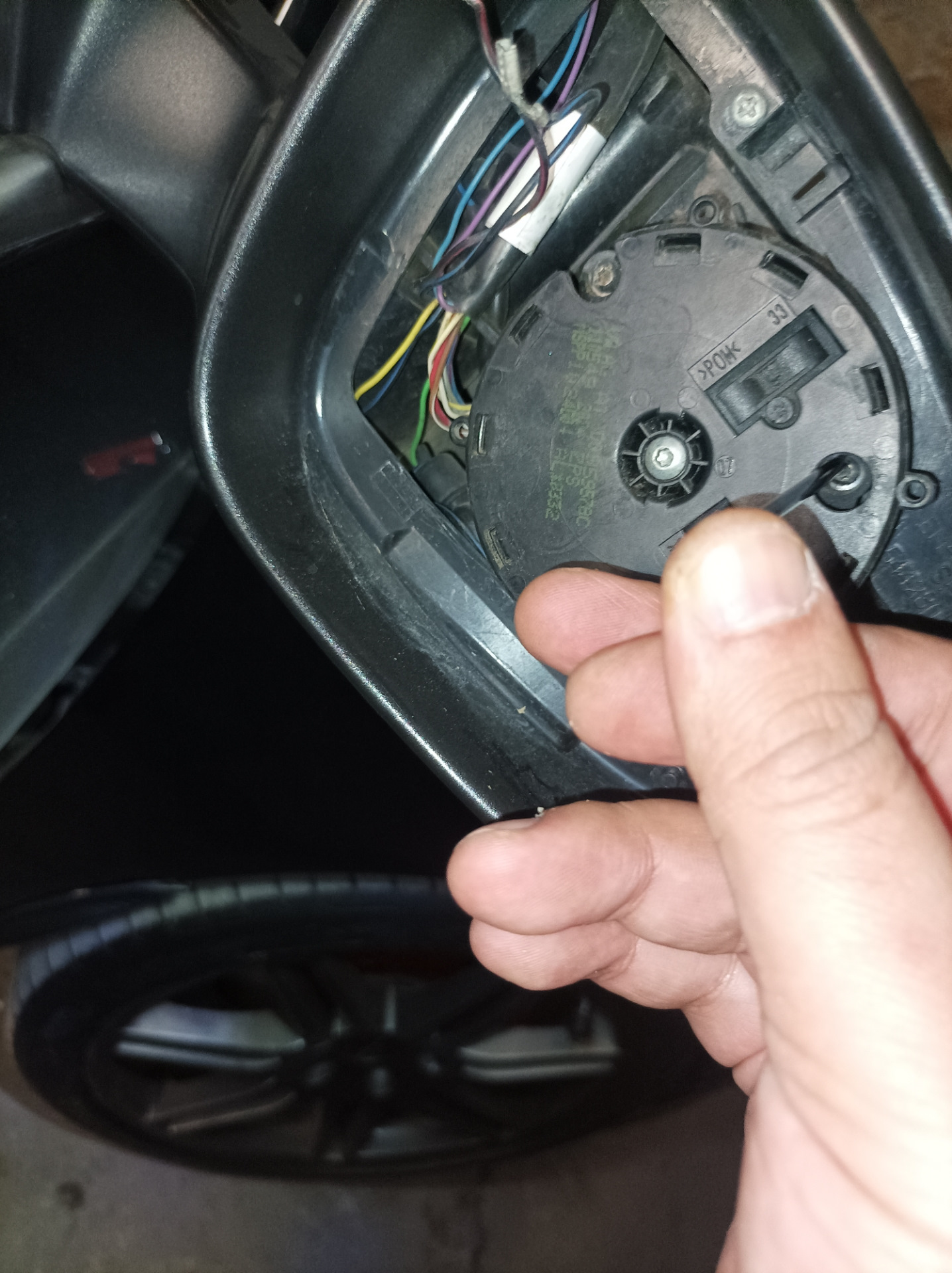 Замена моторчика правого зеркало — Volkswagen Passat B6, 1,8 л, 2008 ...