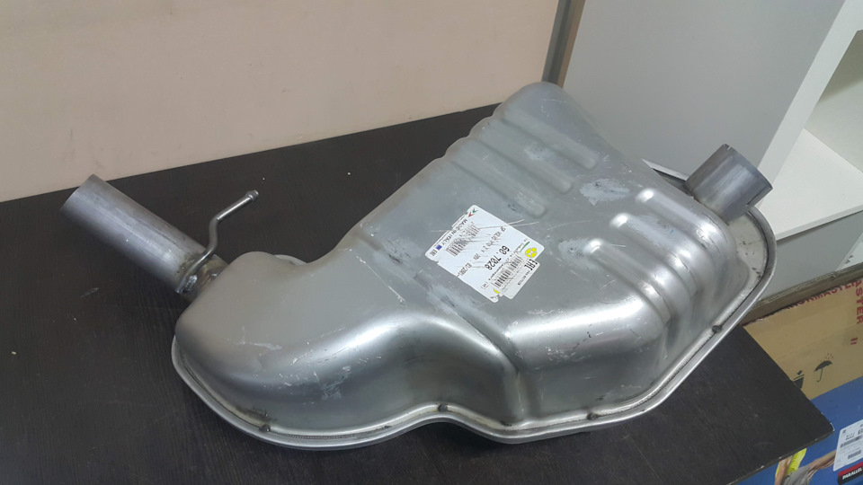 Замена выхлопа. Средняя и задняя банки. — Volvo XC70 II, 2,4 л, 2002 ...