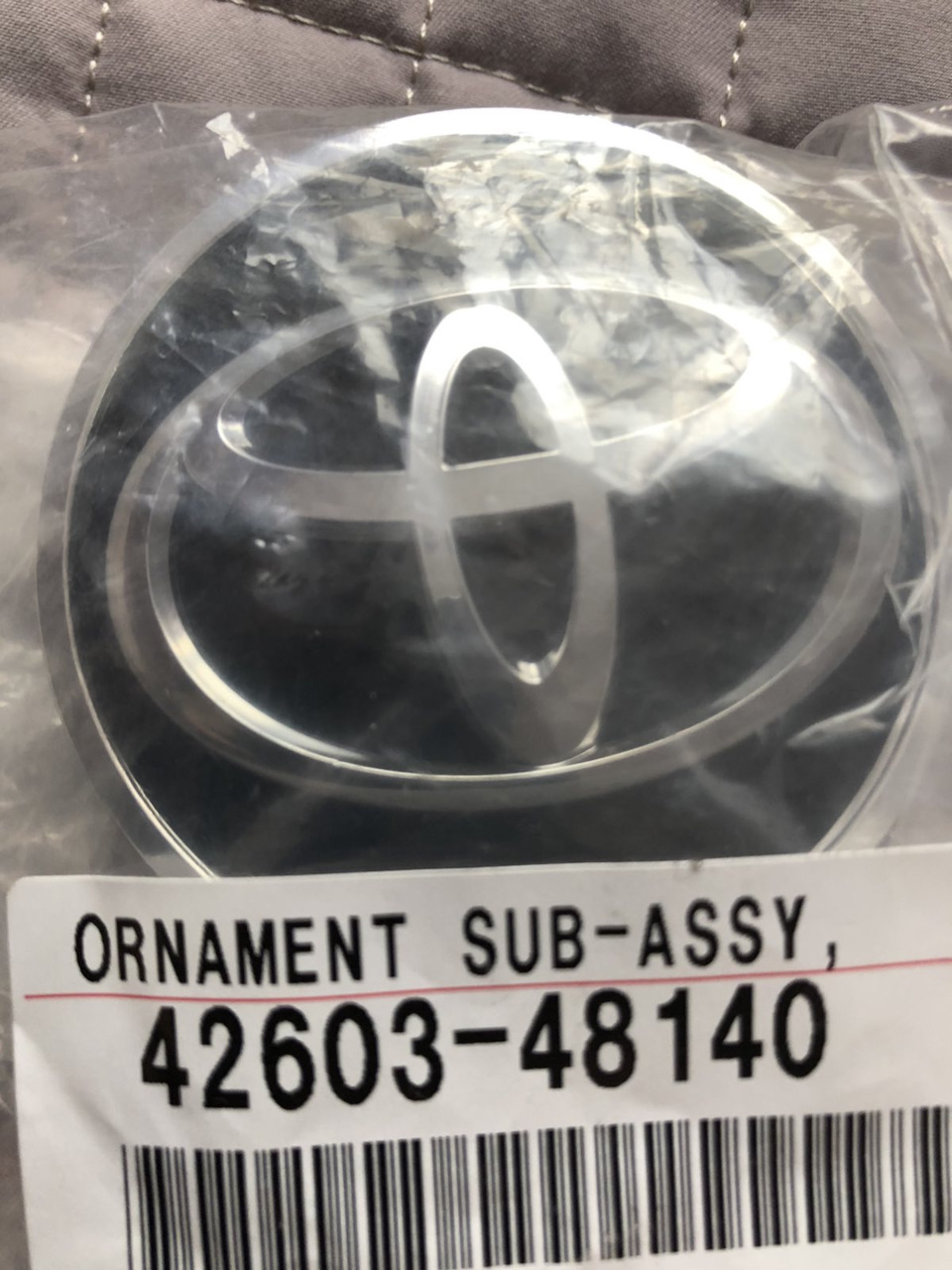 4260348140 Колпачок центральный диска TOYOTA LEXUS | Запчасти на DRIVE2