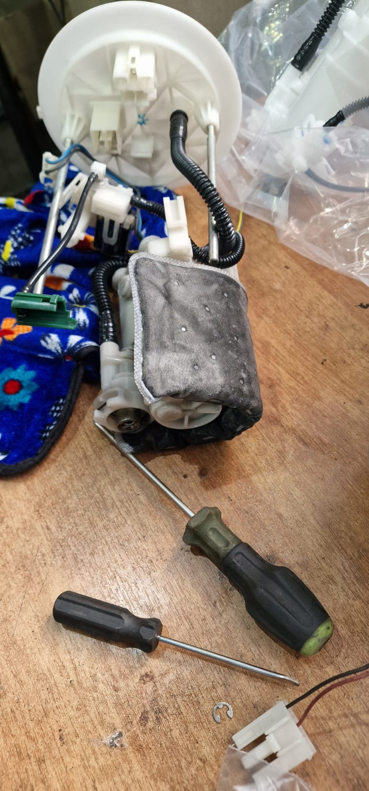 Замена топливного фильтра — Lexus RX (4G), 2 л, 2015 года | визит на ...