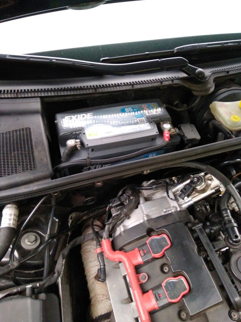 Замена аккумулятора Exide EA852. Чистка дренажа. — Audi A4 (B7), 2 л ...